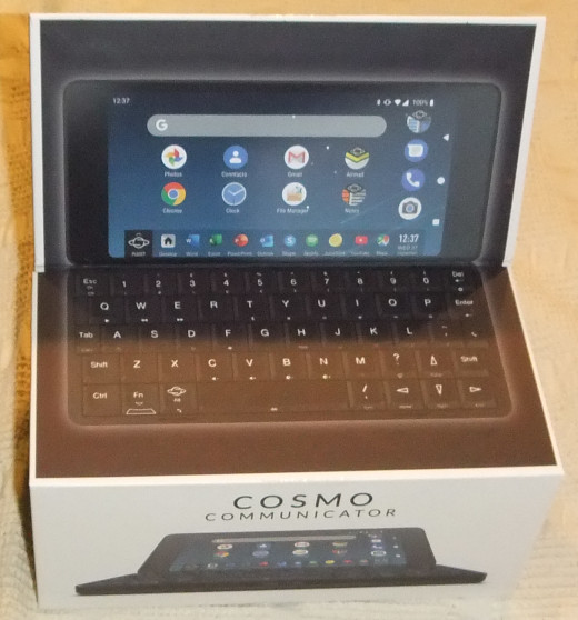 Unboxing the Cosmo Communicator | MyGNU.de